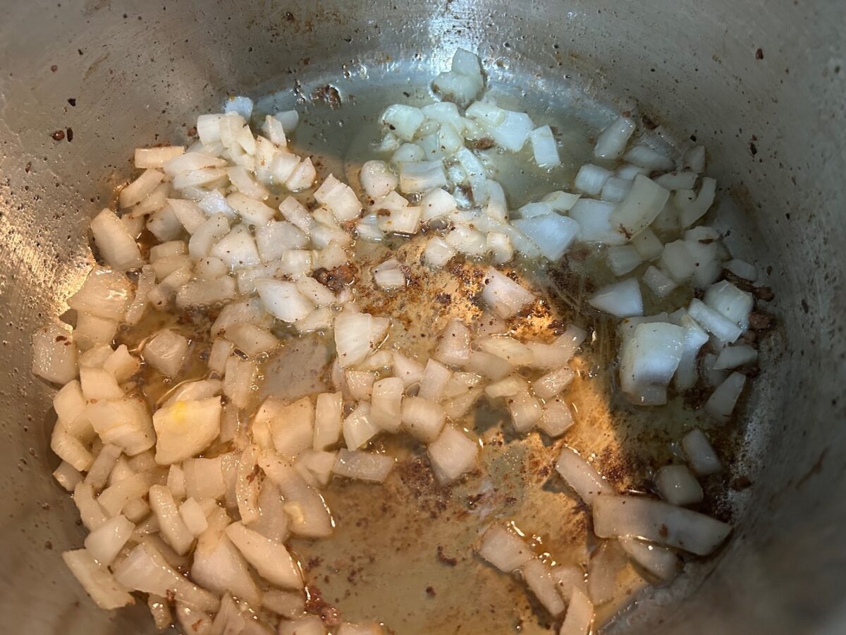 Traditional Sunday Gravy (Italian-American Meat Sauce) - Janice ...